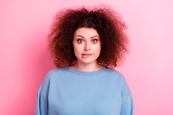 Como colar cílios postiços passo a passo: tutorial fácil de seguir